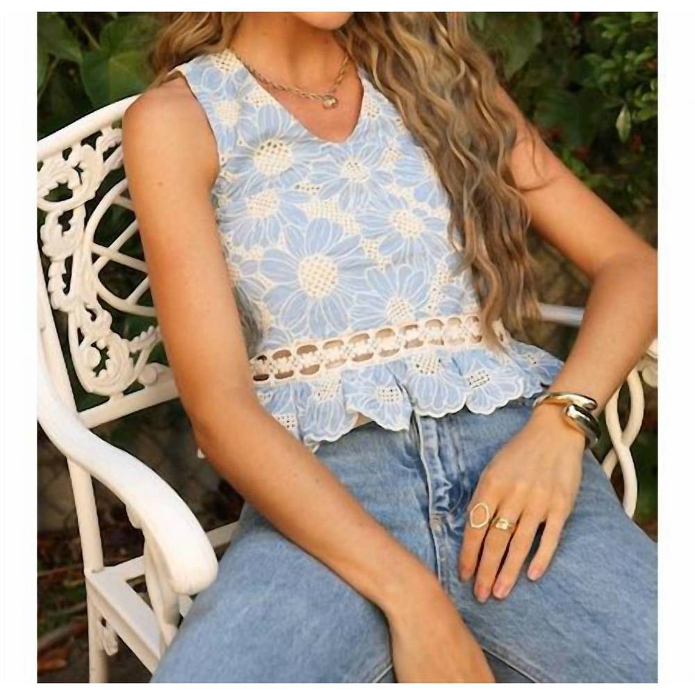Adelyn Rae | Tops | New Adelyn Rae Womens Krissa Embroidered Top In ...